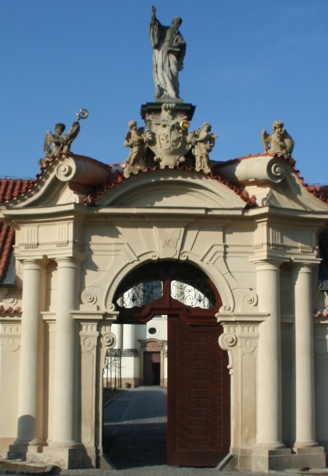 Benediktini a břevnovský klášter